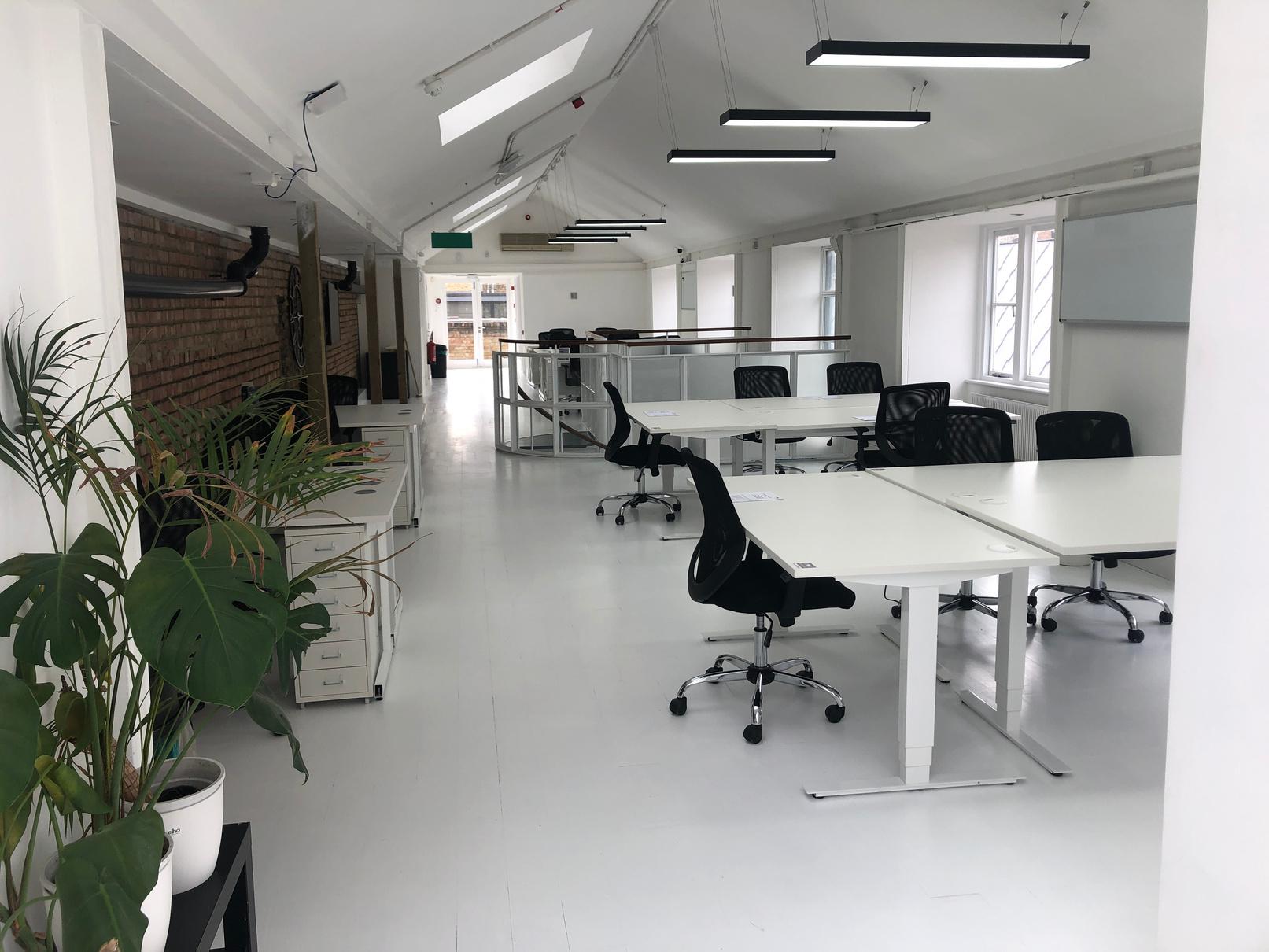 Dotted Desks, 346 Old Street London | Workthere